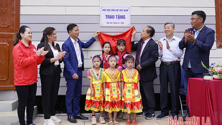Khánh thành nhà ở nội trú điểm trường Hua Bó - Kết Nà