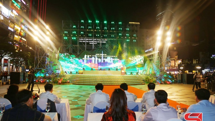 Kriz tuần Txux chi – Nuôv zax Tây Bắc ntơưv Thành phố Hồ Chí Minh