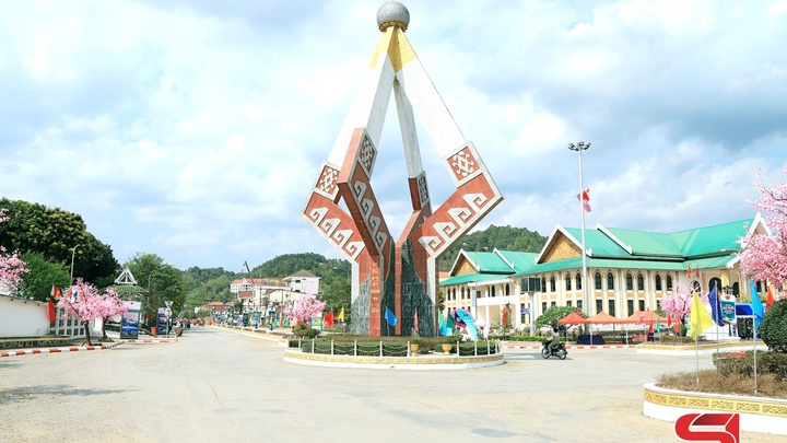 A glimpse of Sam Neua