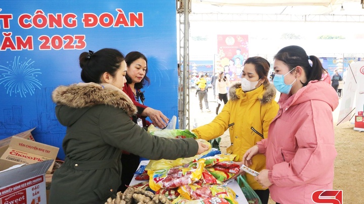 Vai trò của tổ chức công đoàn trong vận động tiêu dùng hàng Việt Nam