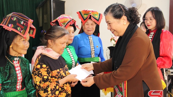 Former NA Vice Chairwoman attends Great National Unity Festival in Son ...